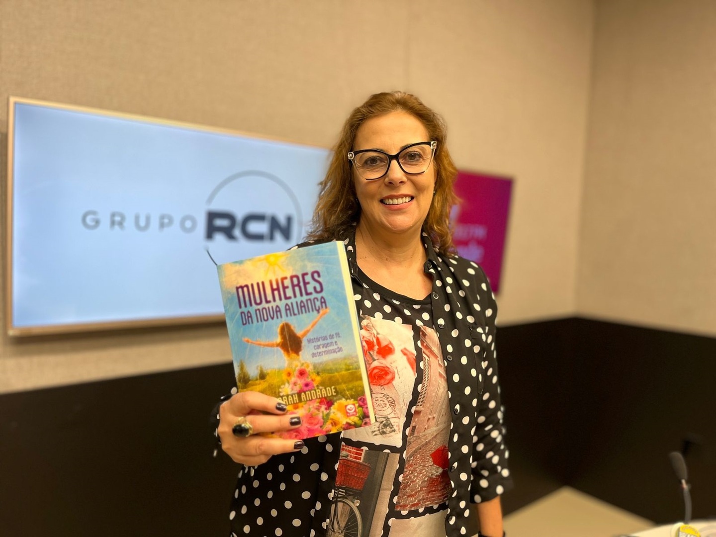 Jornalista e escritora lança livro "Mulheres da nova aliança" na ...